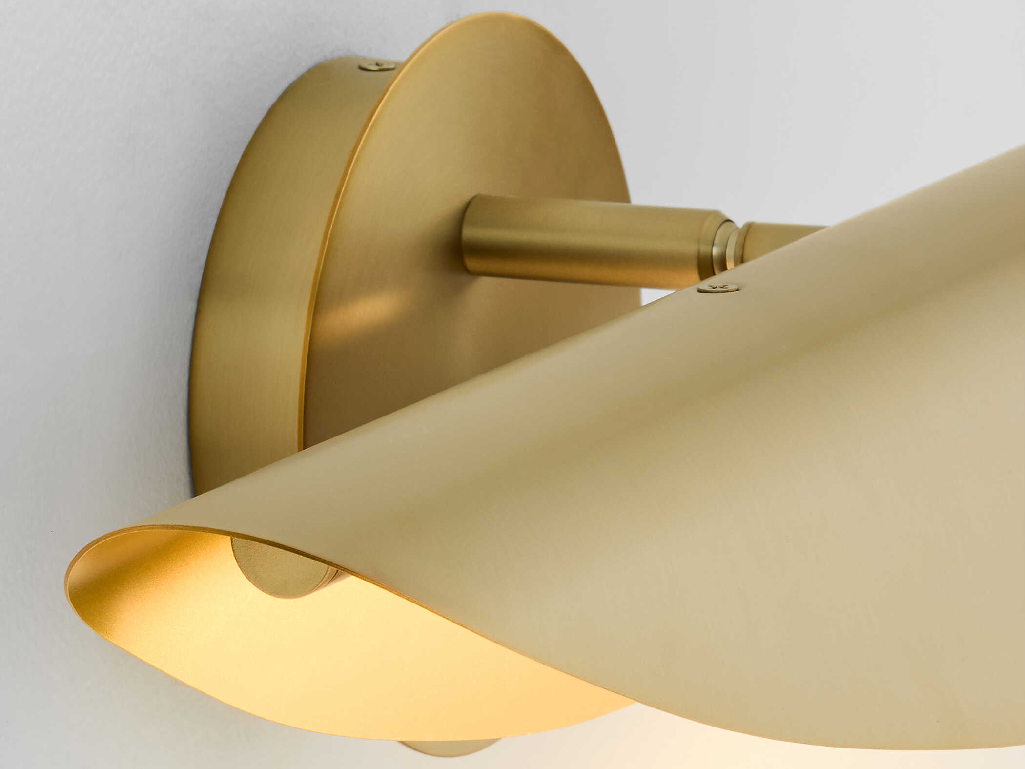 Oxygen by Quorum Pivot 1-Light Aged Brass Wall Sconce | OXG340640