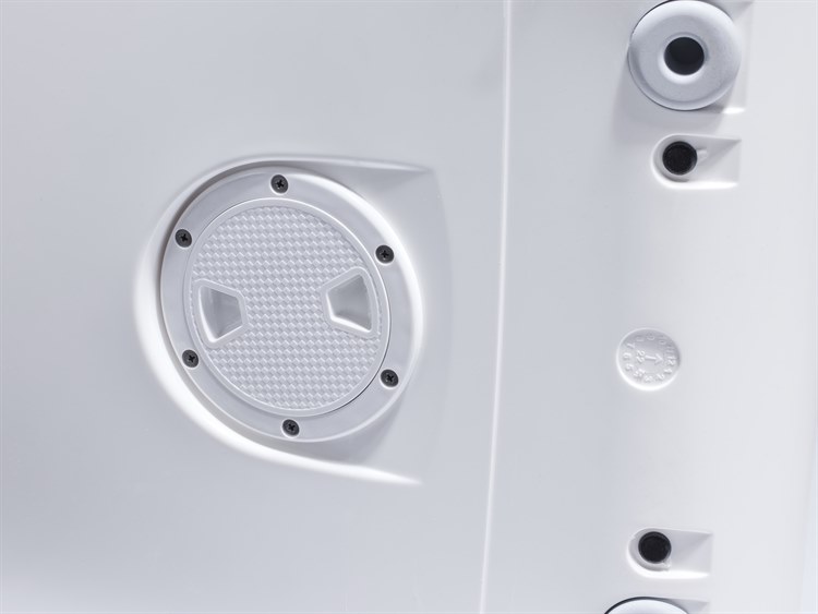 Tupelo Goods Line Resin Lounge Chair in Highcloud White | TUP8900700